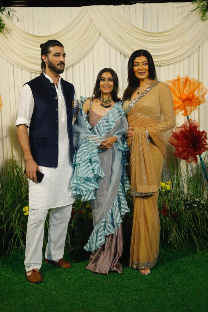 Diwali Party 2023 : परिवार के साथ दिवाली मनाने के बाद दिल्ली एयरपोर्ट पर कुछ इस अंदाज में दिखे ...