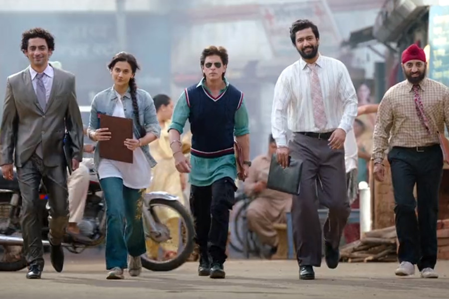 Dunki Teaser 1 Out Srk Taapsee Pannu Vicky Kaushal Starrer Dunki Is