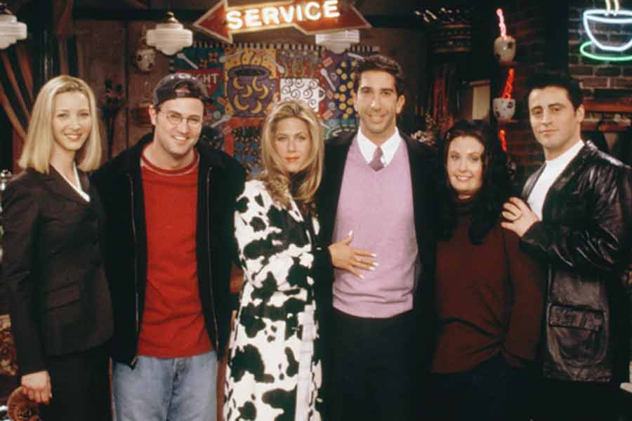 FRIENDS Cast Pays Matthew Perry A Heartfelt Tribute, Shares Favourite ...