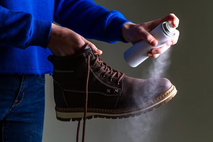इन आसान हैक्स से साफ करें Suede Shoes | easy tips to clean white suede ...