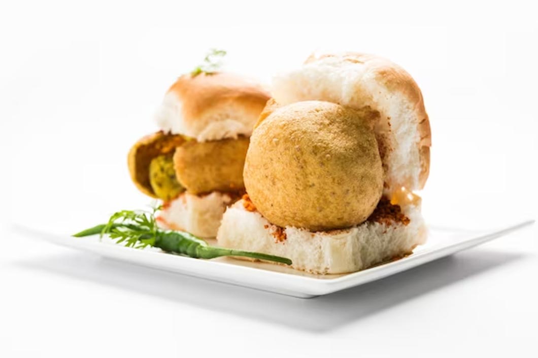 Bring Mumbai Street Style Home With This DIY Chilli Cheese Vada Pav ...