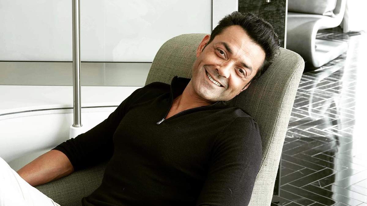 Bobby Deol House: आलीशान घर में रहते हैं धर्मेंद्र के बेटे बॉबी देओल ...