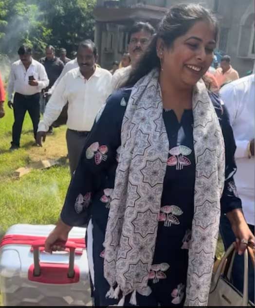 Viral Video: ससुराल वालों ने बेटी को किया परेशान तो बैंड-बाजे बारात के ...