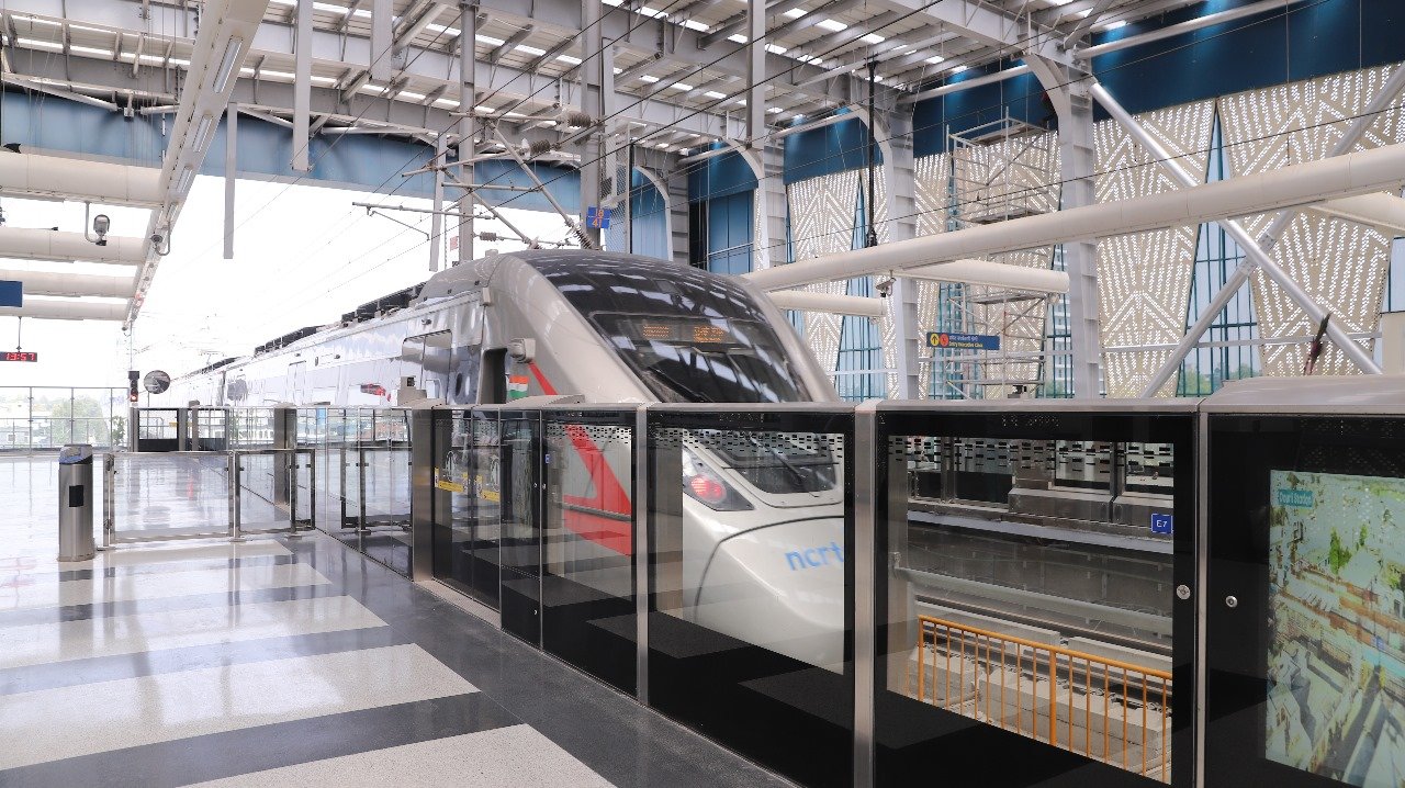 देश की पहली रैपिड रेल हुई शुरू, 60 मिनट में कर पाएंगे दिल्ली से मेरठ की ...