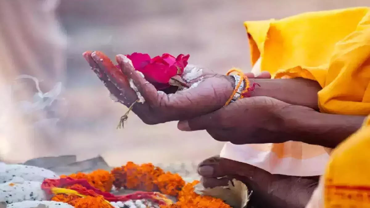 Pitru Paksha 2023: Who Performs Shraddha for People with no Children or ...