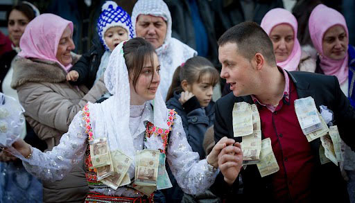 यहां लगती है दुल्हनों की मंडी, घर वाले ही सबसे पहले लगाते हैं बोली ...