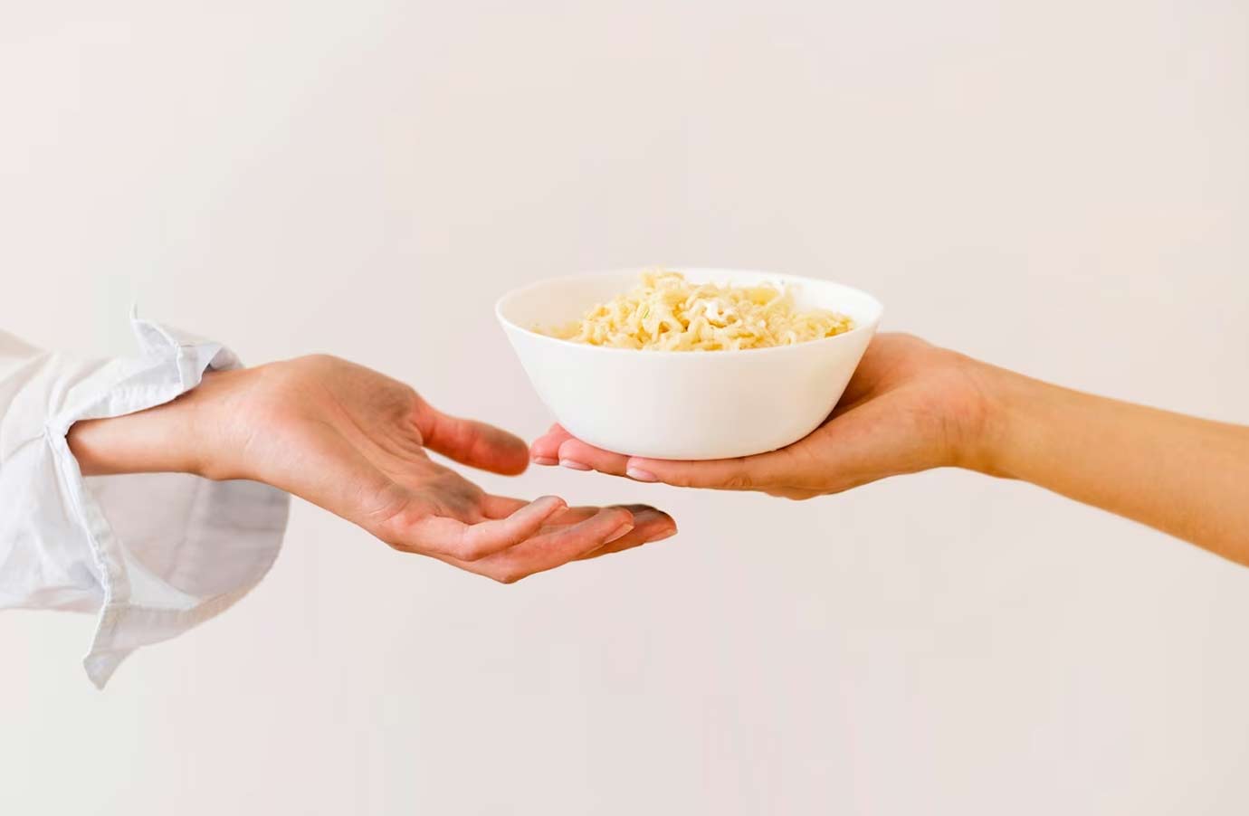 सपने में पूर्वजों को खाना खिलाना देता है इन बातों का संकेत | offering ...