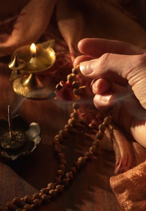 Astro Expert Explains Why You Should Close Your Eyes While Chanting ...