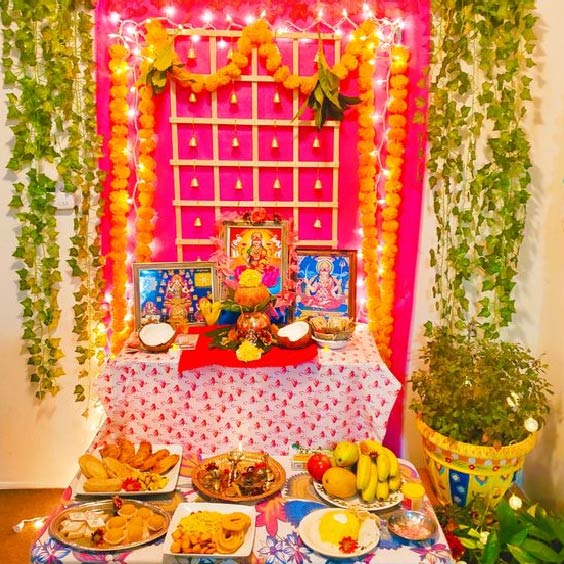 Navratri Home Decor Tips: नवरात्रि के मौके पर साड़ी और फूलों की मदद से ...