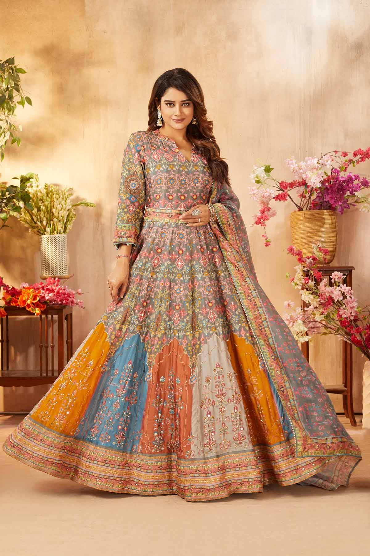 शादी में पहनने के लिए बेस्ट हैं ये हेवी सूट, इस तरह करें स्टाइल | try ...