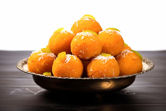 हनुमान जयंती पर भोग में चढ़ाएं ये तीन तरह के लड्डू, बजरंगबली हो जाएंगे प्रसन्न | two different ...