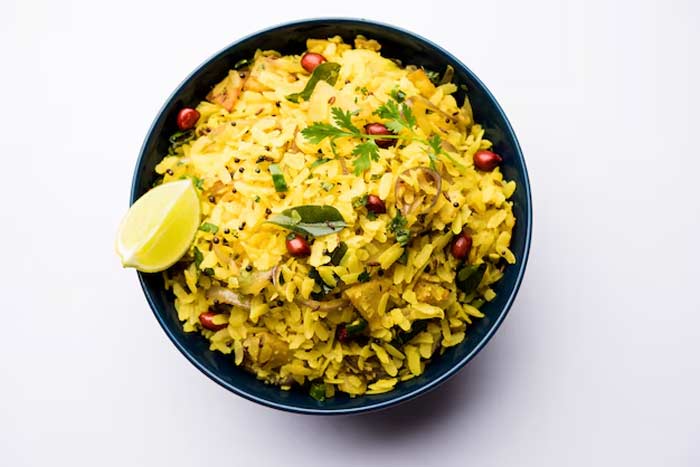 पोहा भिगोने के बाद डालें ये तीन चीजें, स्वाद ऐसा कि दोबारा लिए बिना रहा ...