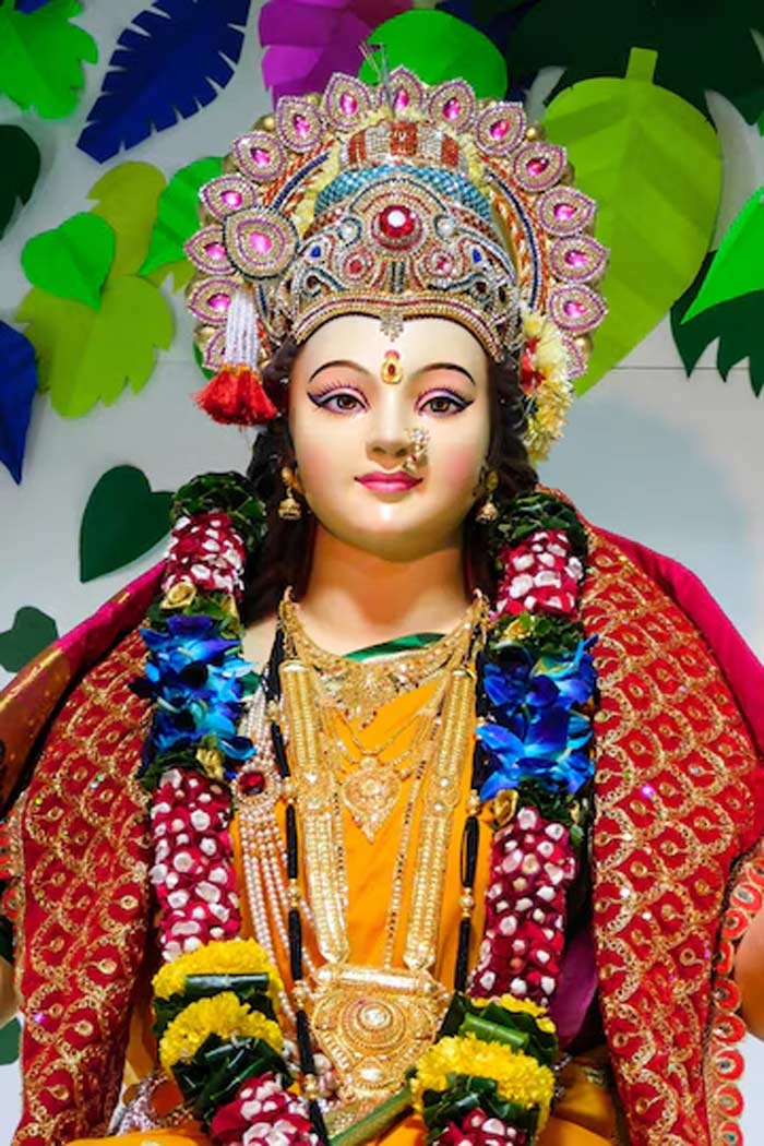 आखिरी मंगला गौरी व्रत के दिन जरूर पढ़ें देव्या आरात्रिकम् , मां होंगी ...