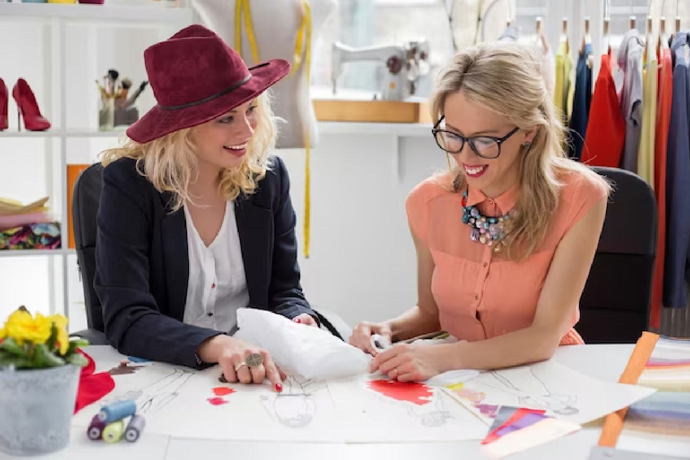 Career In Fashion Designing फैशन डिजाइनिंग में करियर बनाने के लिए कर सकते हैं ये कोर्स How To