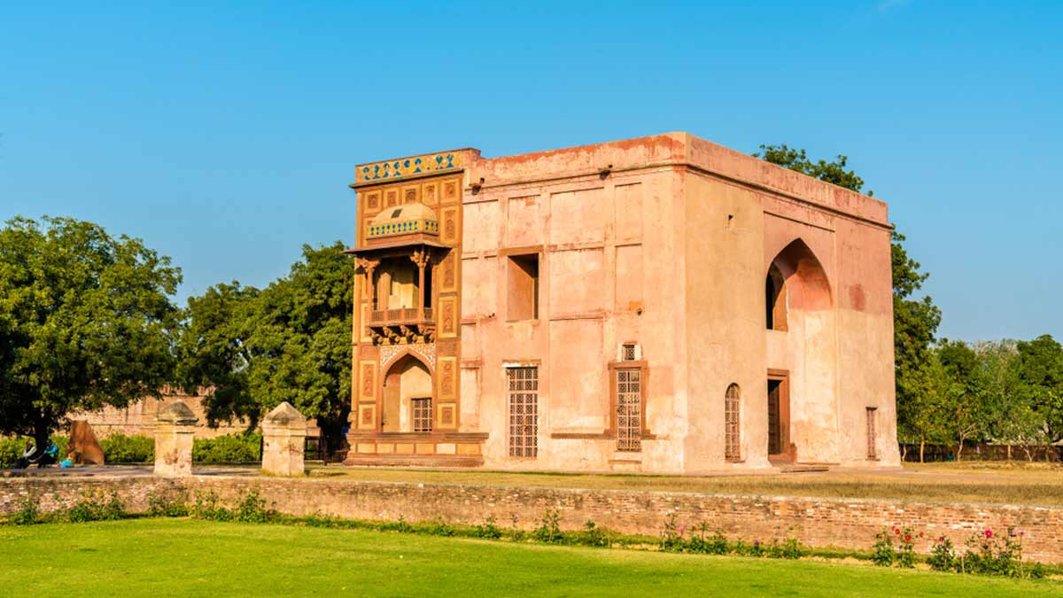 कांच महल की दिलकश है कारीगरी, बड़ा रोचक है इतिहास | interesting facts ...