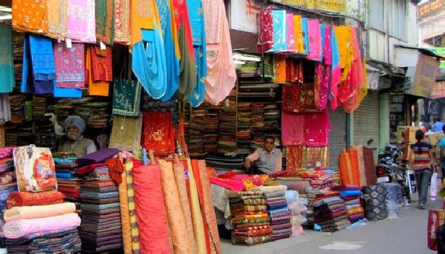 Mall Road Market : रानीखेत की इस मार्किट से करें सस्ती, अच्छी और गरम ...