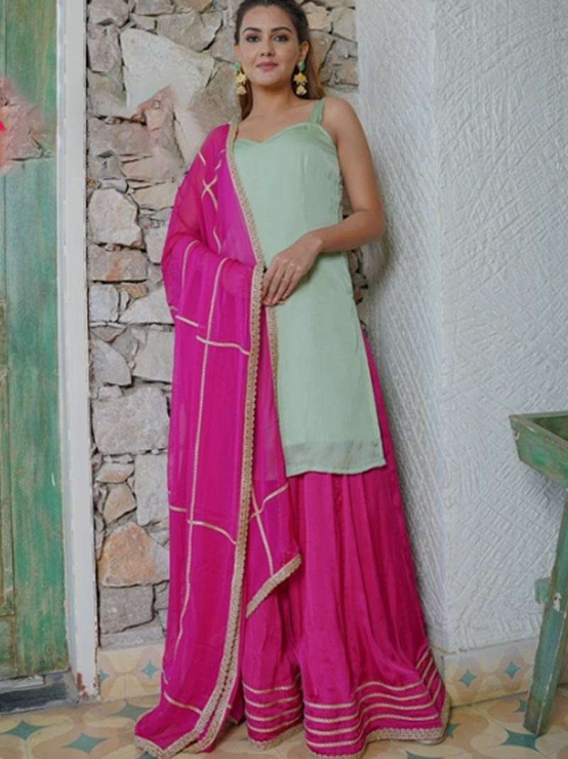 मेहंदी फंक्शन में ग्रीन के साथ इन कलर्स के आउटफिट करें ट्राई | contrast ...