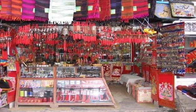 Mall Road Market : रानीखेत की इस मार्किट से करें सस्ती, अच्छी और गरम ...