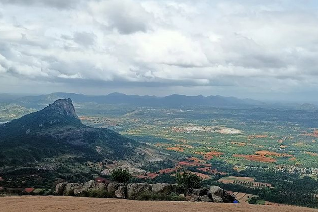 Karnataka Travel: बेंगलुरु के पास में स्थित ये हिल्स किसी जन्नत से कम ...