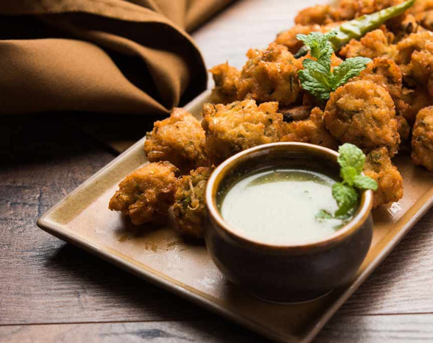 Aloo Dal Pakoras Recipe: Brighten Your Monsoon Evenings With This Quick ...