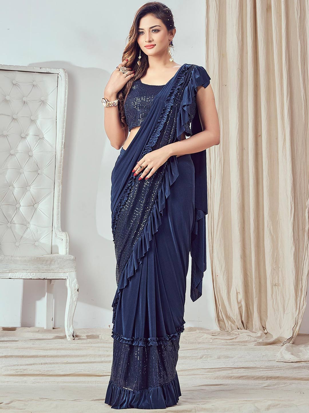 Ruffle Saree Designs : सिंपल और सोबर लुक के लिए ट्राई करें ये लेटेस्ट ...