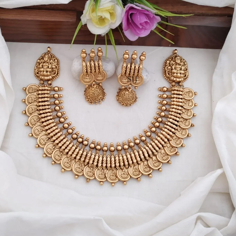 Coin jewellery Designs: सिंपल लुक को अट्रैक्टिव बनाने के लिए पहनें कॉइन ...