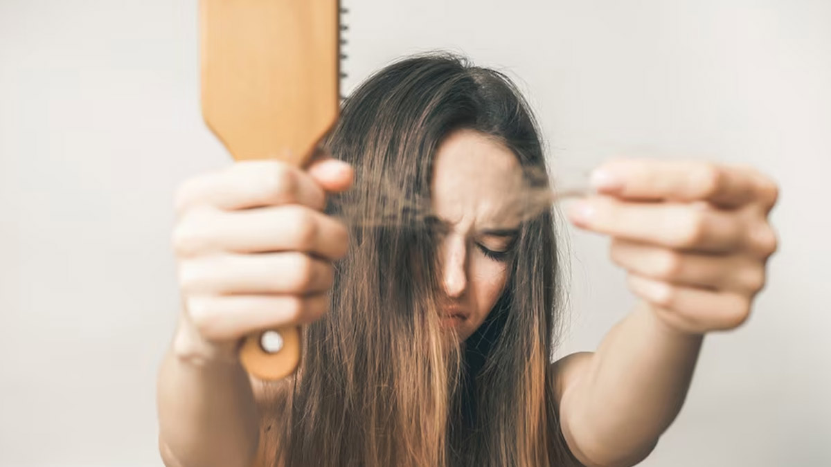 Hair Fall Problem: बारिश के मौसम में भूलकर भी न करें इन घरेलू चीजों का ...
