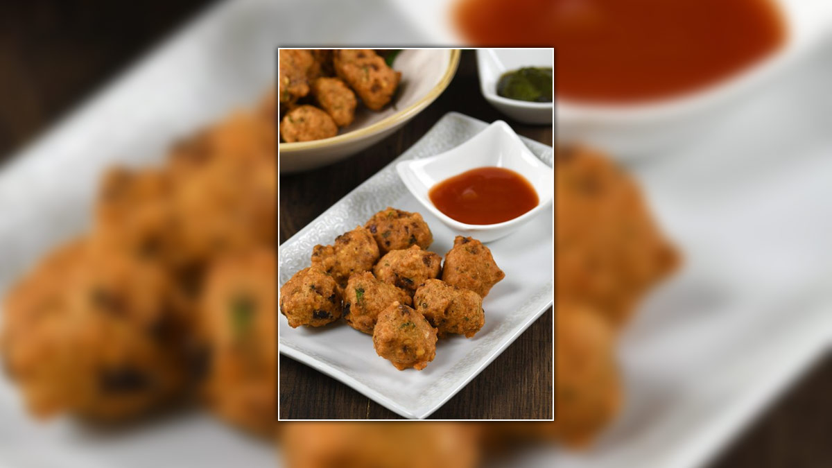 Aloo Dal Pakoras Recipe: Brighten Your Monsoon Evenings With This Quick ...