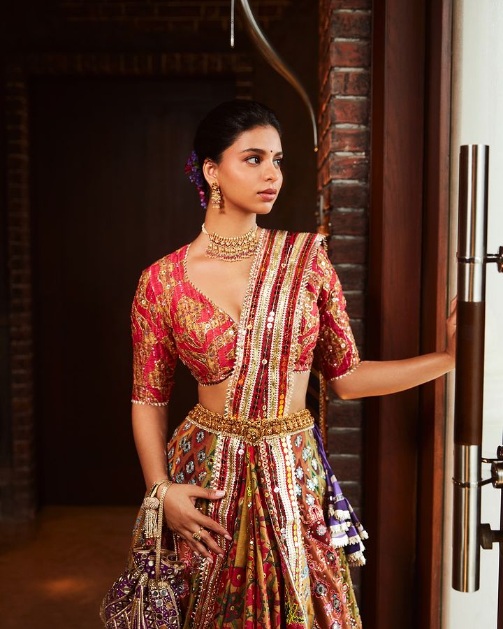 Blouse Designs For Ladies: हर लुक के साथ बेस्ट लगेंगे मल्टी-कलर के ये ...