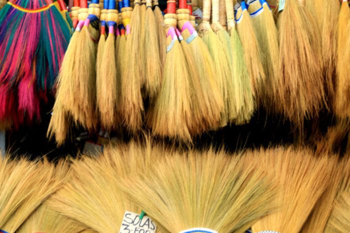 வேறொருவரின் துடைப்பத்தை கடன் வாங்குவது சரியா? | is it right according ...