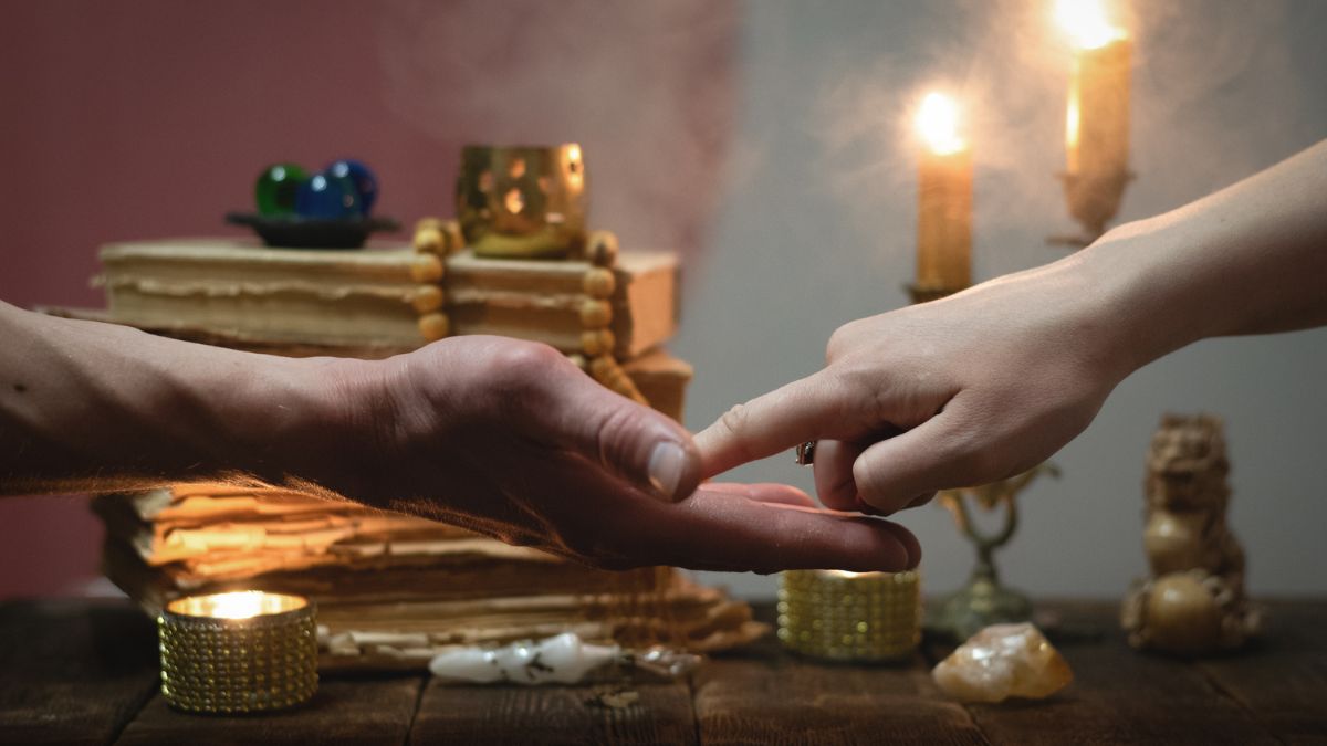 Palmistry Signs: 3 Signs On Your Hands Can Mean Good Luck | Herzindagi