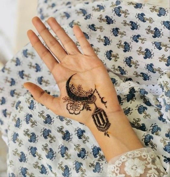 Chand Mehndi Designs For Eid al-Adha 2024 | HerZindagi Chand Mehndi Designs For Eid al-Adha 2024 | HerZindagi