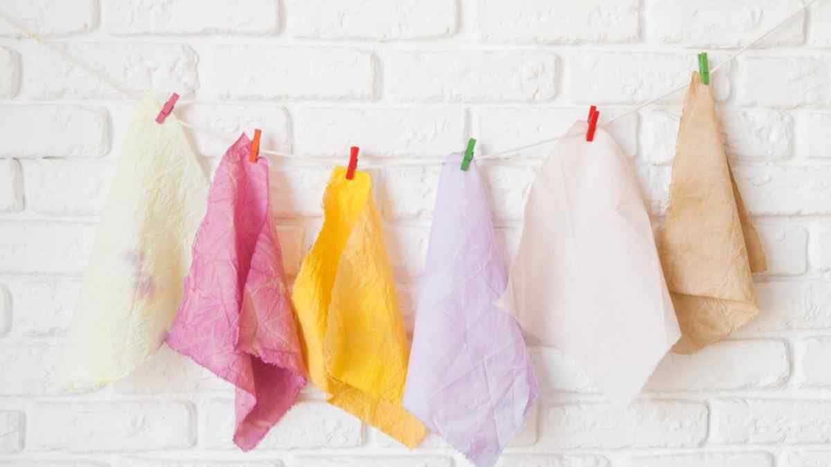 Cleaning Tips: गंदे रुमाल को बिना मेहनत साफ करने के लिए फॉलो करें ये ...