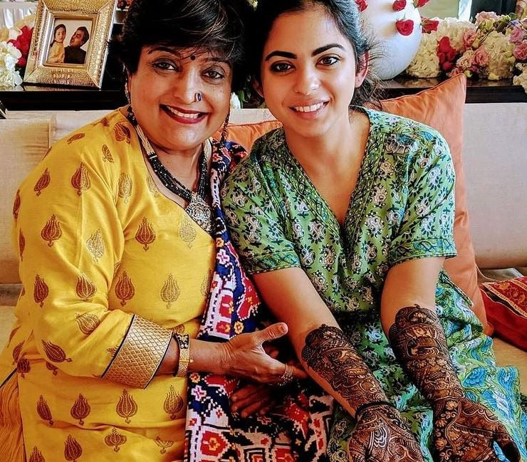 Aesthetic Mehndi Designs Inspired By Ambani Women | Herzindagi
