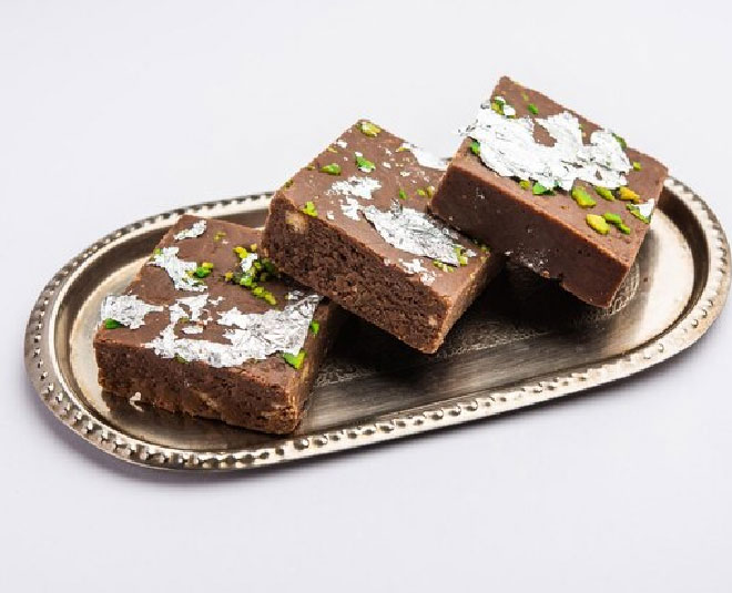 Barfi Recipe for Holi 2024: होली में बर्फी की इन दो अलग-अलग वैरायटी को ...