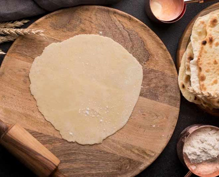 DIY Kitchen Tips: रोटी बनाते हुए बार-बार खिसकता है चकला तो करें ये उपाय ...