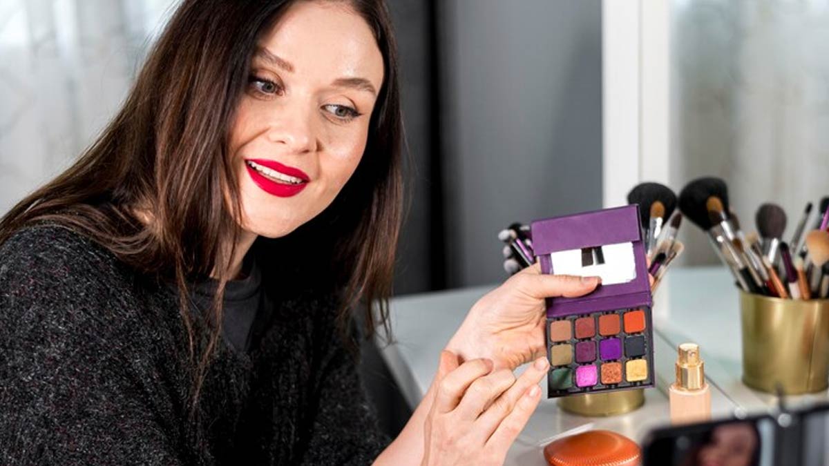 Online Makeup Courses To Enhance Your Beauty Skills | Herzindagi