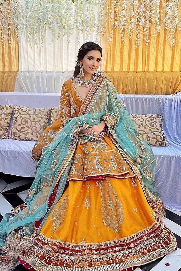 Roka Ceremony Outfits: अपनी रोका सेरेमनी पर वियर करें ये आउटफिट्स, लुक ...