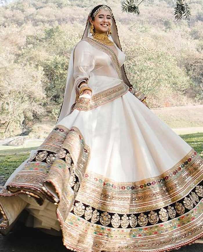 White Lehengas For Brides For Wedding Day | Herzindagi