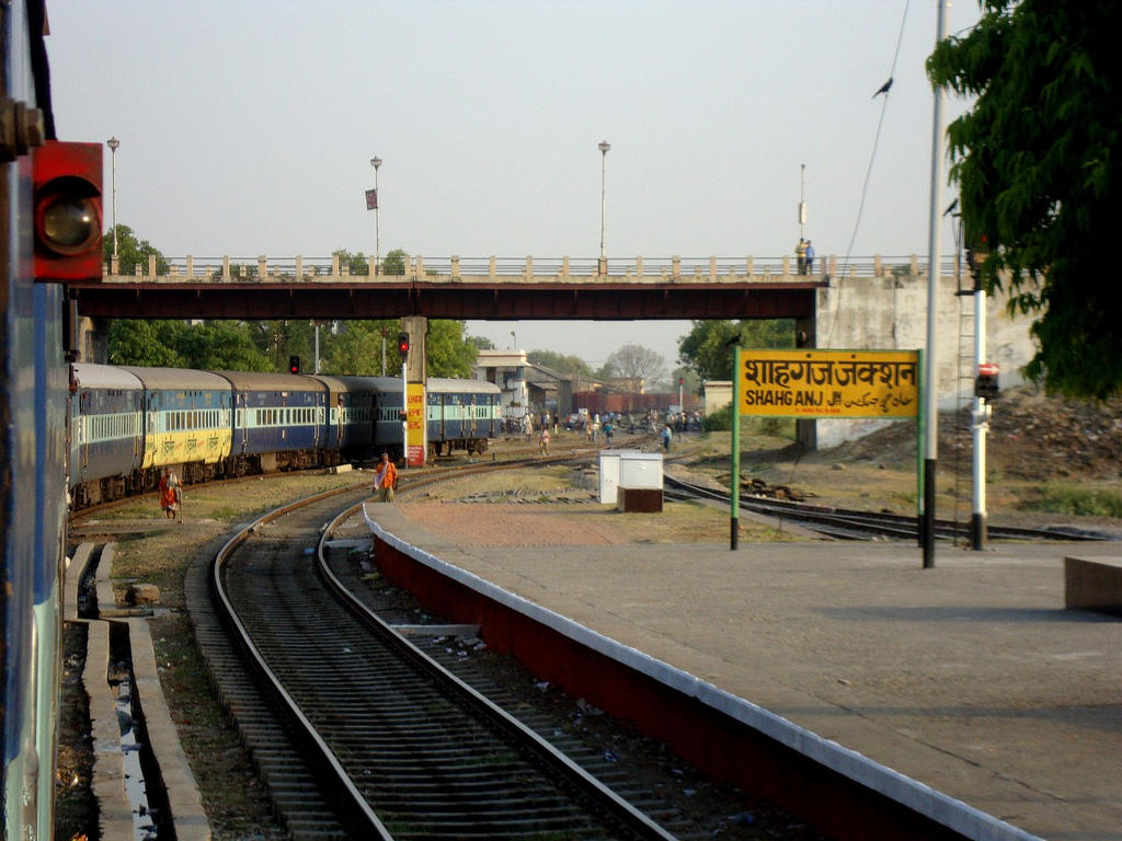 5 Top Dirtiest Railway Stations Of India | HerZindagi 5 Top Dirtiest Railway Stations Of India | HerZindagi
