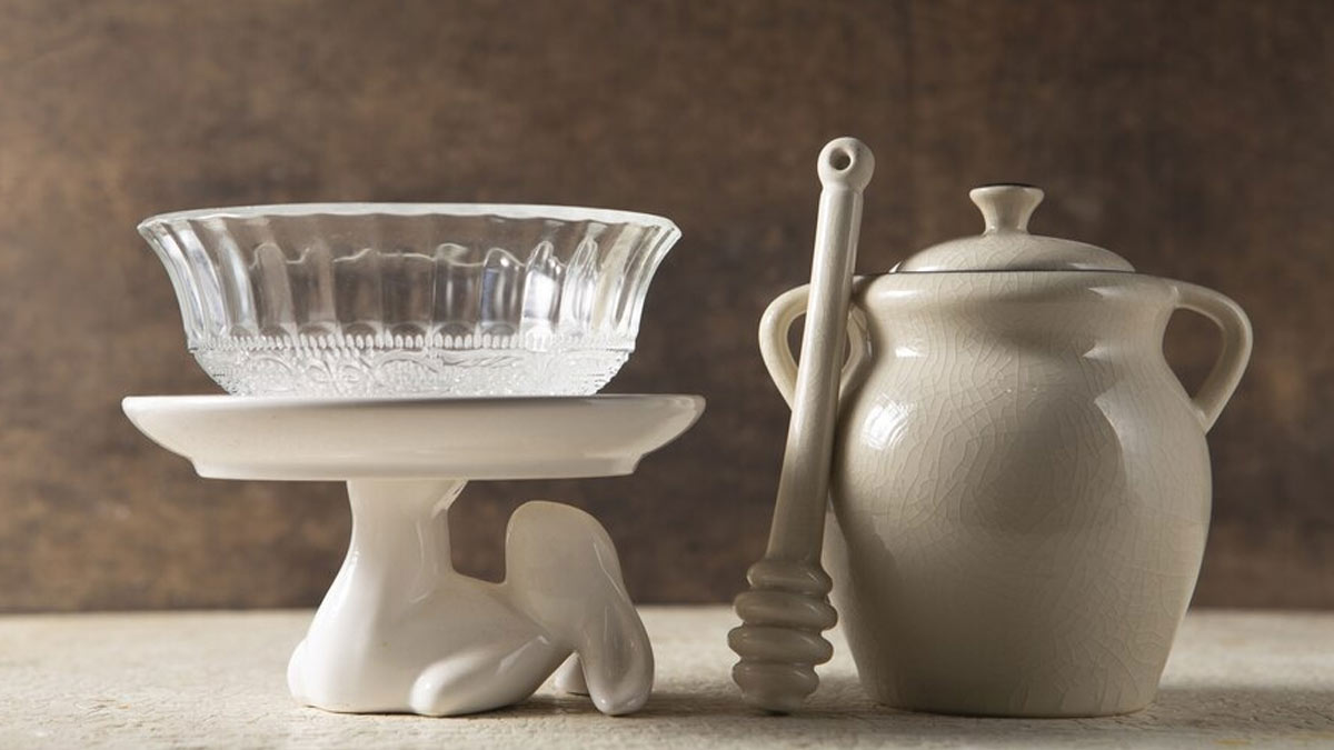 Step-By-Step Guide To Cleaning Stone Utensils | Herzindagi