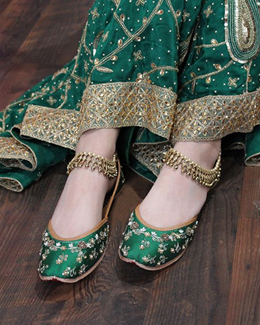 5 Trending Punjabi Juti Designs For 2024 Festive Season | HerZindagi