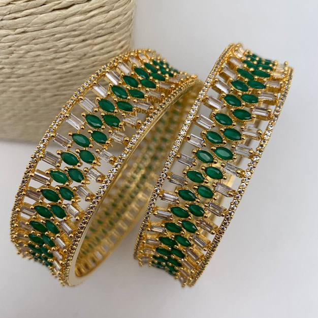 6 Must-Have Green Bangle Set Designs For Hartalika Teej Festivities ...