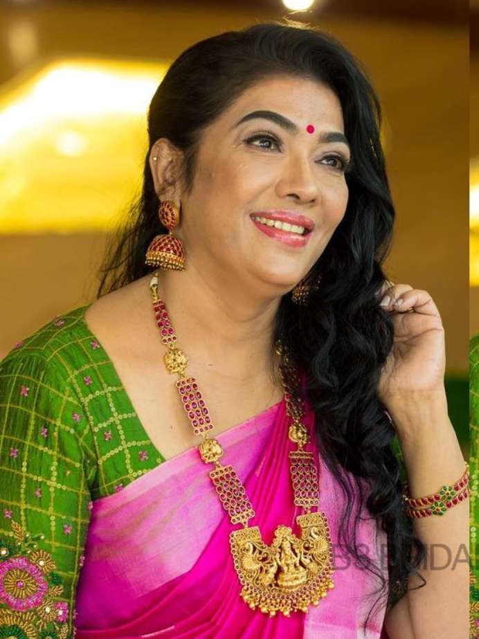 சருமத்தில் சுருக்கத்தை குறைக்க கடலோர கவிதைகள் ரேகா என்ன மாஸ்க் ...