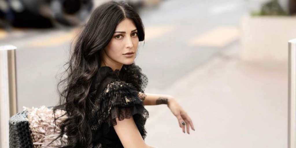 Shruti Haasan Oozes Oomph In Bold Black Outfits, See Pics!