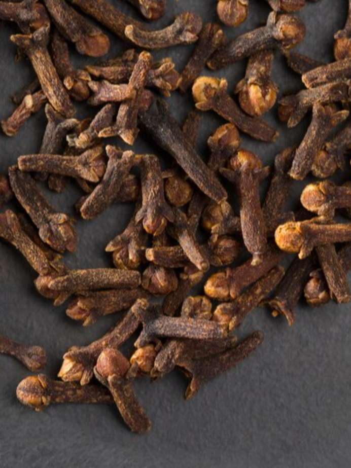 கோடையில் இந்த 7 நபர்கள் தவறுதலாக கூட கிராம்பு சாப்பிடக்கூடாது