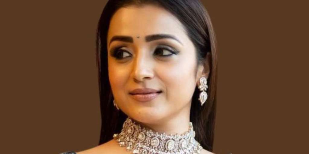 Trisha Krishnan Perfect Blouse Designs To Play A Saree Game!