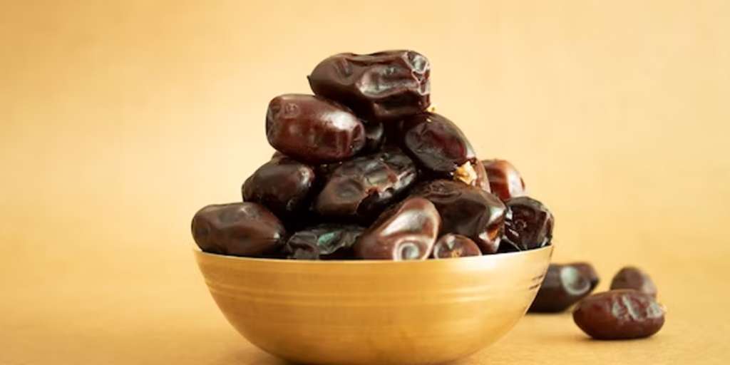 Soaked Dates: रोजाना 2 भीगे खजूर खाने से मिलते हैं ये फायदे