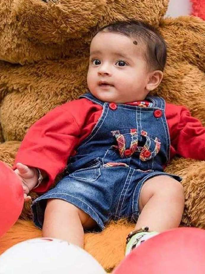 बच्चों के कान के पीछे काला टीका लगाने से मिलते हैं ये 5 लाभ