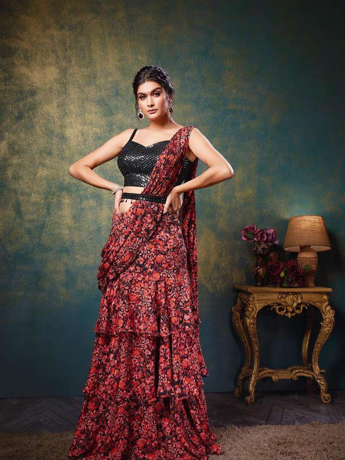 TMKOC की पूजा शर्मा के लुक्स बना देंगे दीवाना